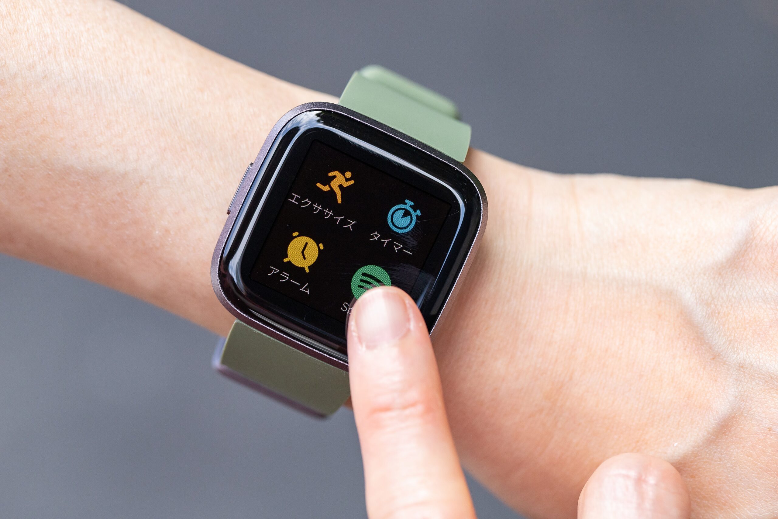 スマートウォッチでの血糖値モニタリングが容易になるか――世界シェア4位のfitbitが大手医療健康企業と提携！ ｜ Smart Watch Life｜日本初のスマートウォッチ専門メディア 